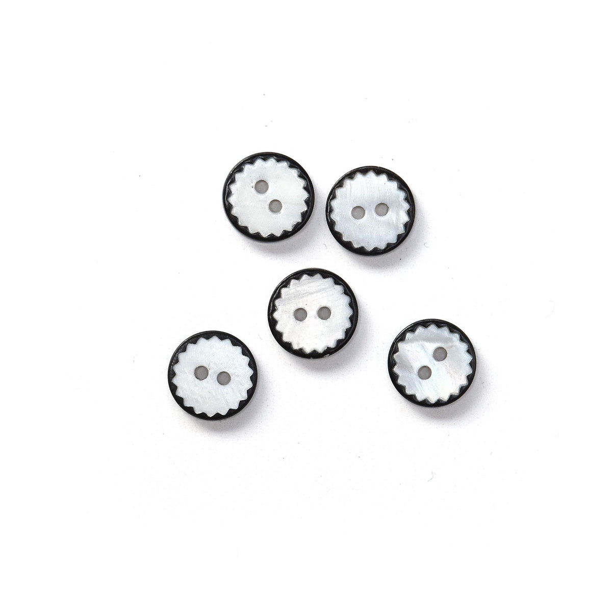 Scalloped Edge Buttons – La Mercerie