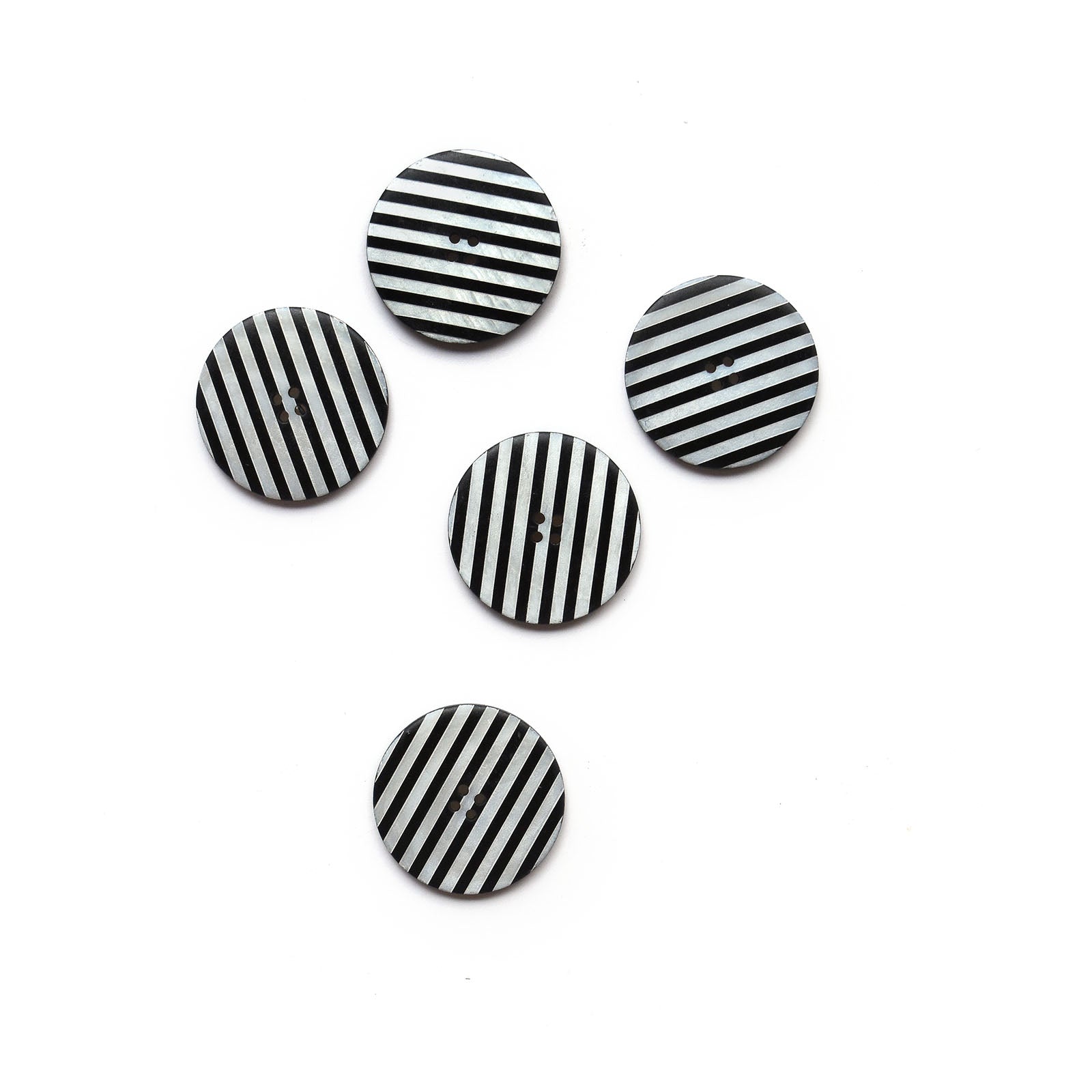 Raised Lines Buttons – La Mercerie