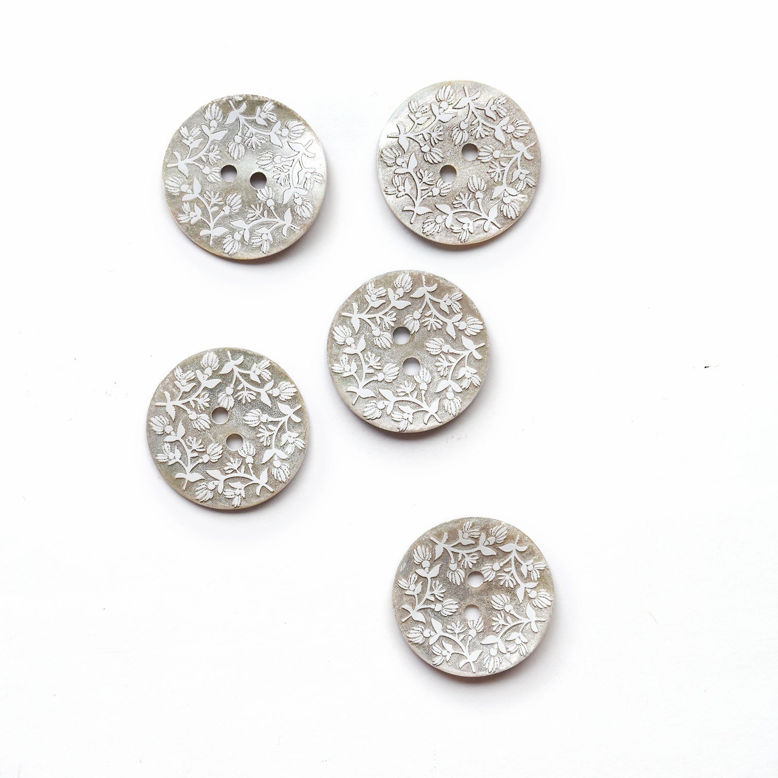 Floral Shell Buttons - 2 Sizes – La Mercerie